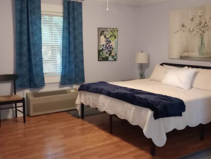 Ashford Inn - The Violet Cottage - Clinton, NC