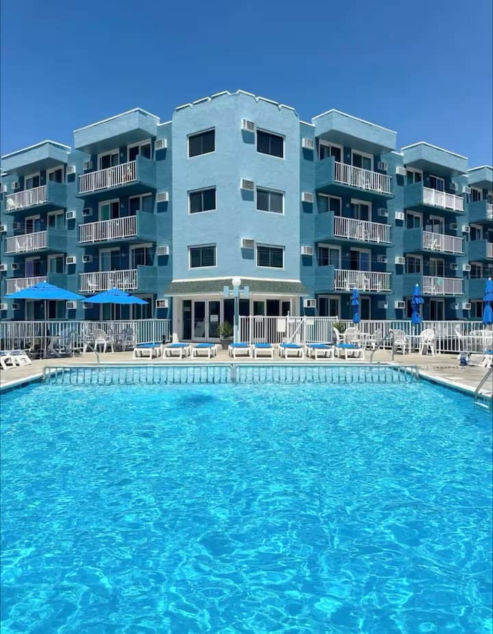 Cozy Beachside Condo - Stone Harbor, NJ