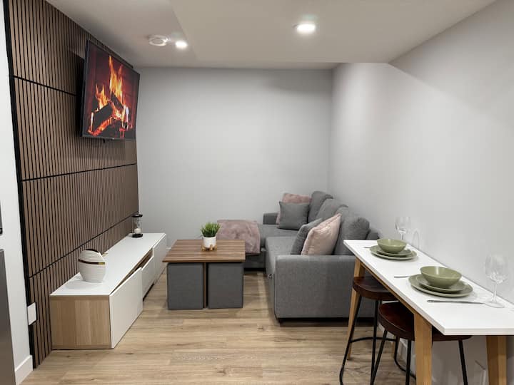 Brand New Stunning Suite In West Edmonton - Edmonton