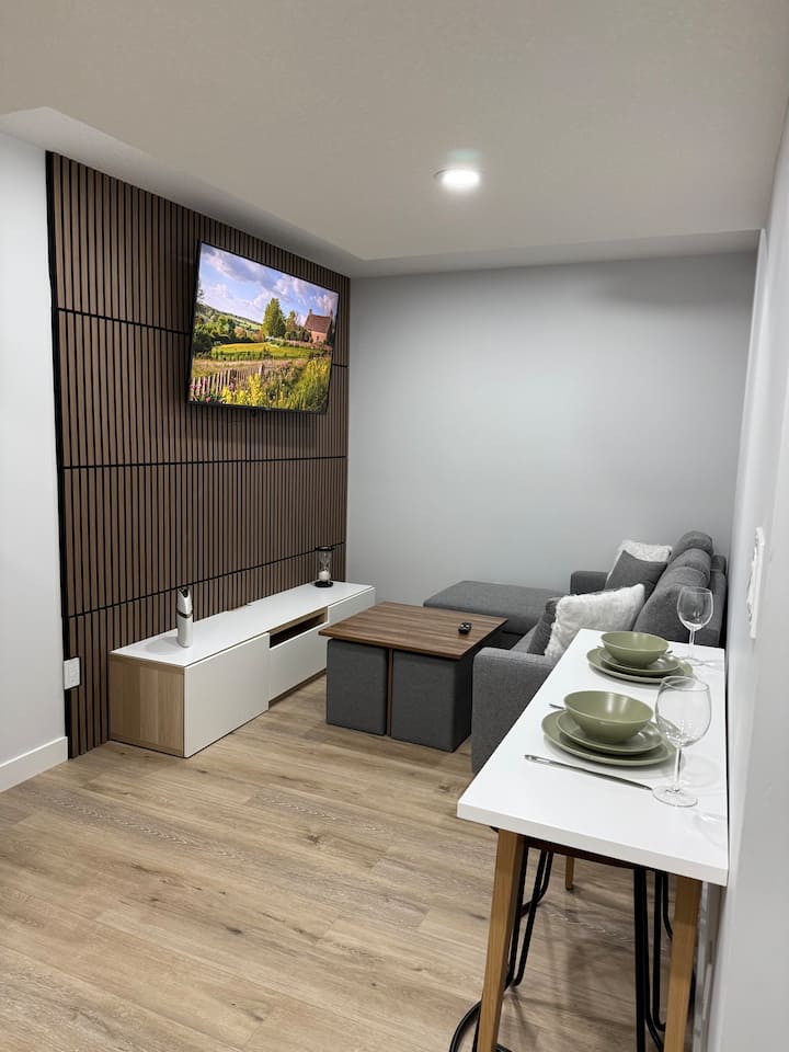 Brand New Stunning Suite In West Edmonton - Edmonton