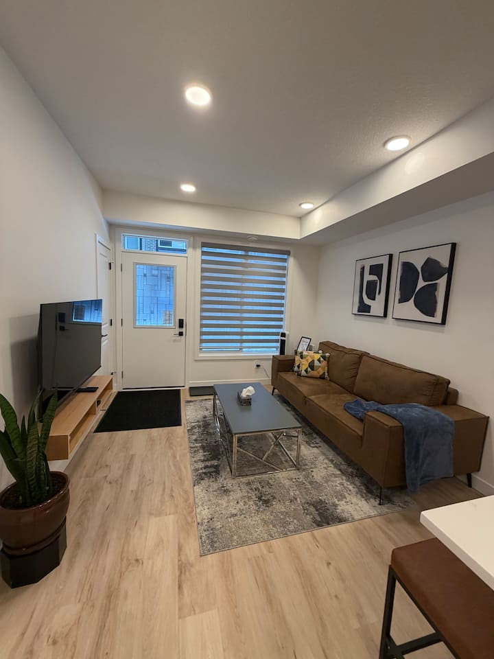 Modern Suite With Private Garage - Edmonton
