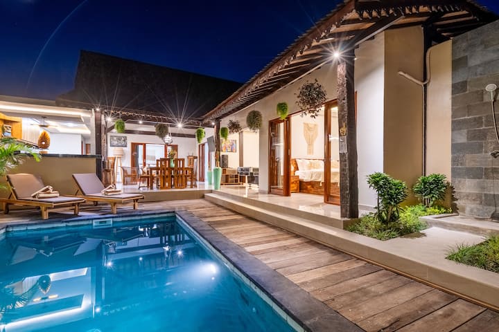 Chic Balinese Villa W/ Pool & Pool Table - Seminyak