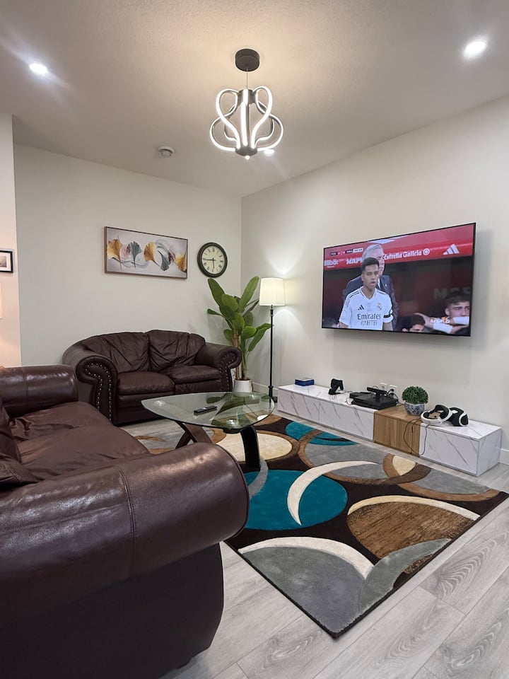 Entire Guest Suite In Northwest Calgary - Calgary