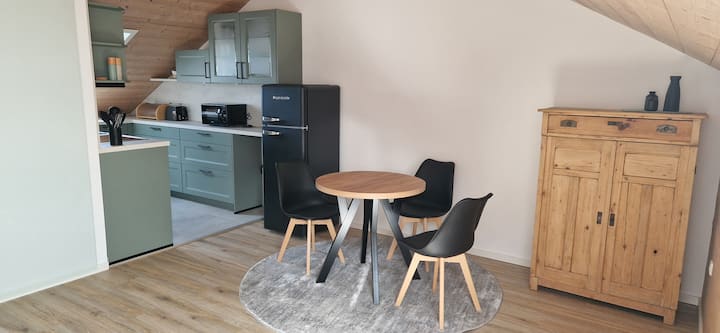 Charmantes 2 Zimmer Dg-apartment Im Grünen - Planegg