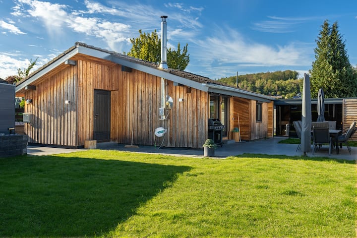 Nature & Tranquility: Wooden House On Lake Listersee - Attendorn