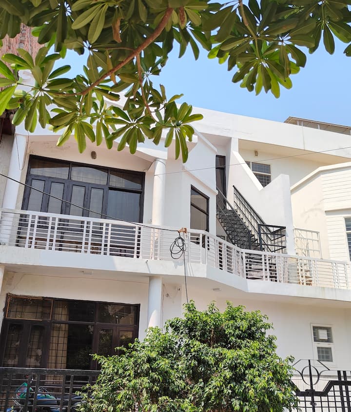 Vrindavan Ganeriwala Homestay - 3 Bhk Entire Villa - Vrindavan