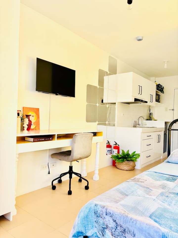 Studio By The Sea 
With Netflix And Wifi - Dumaguete