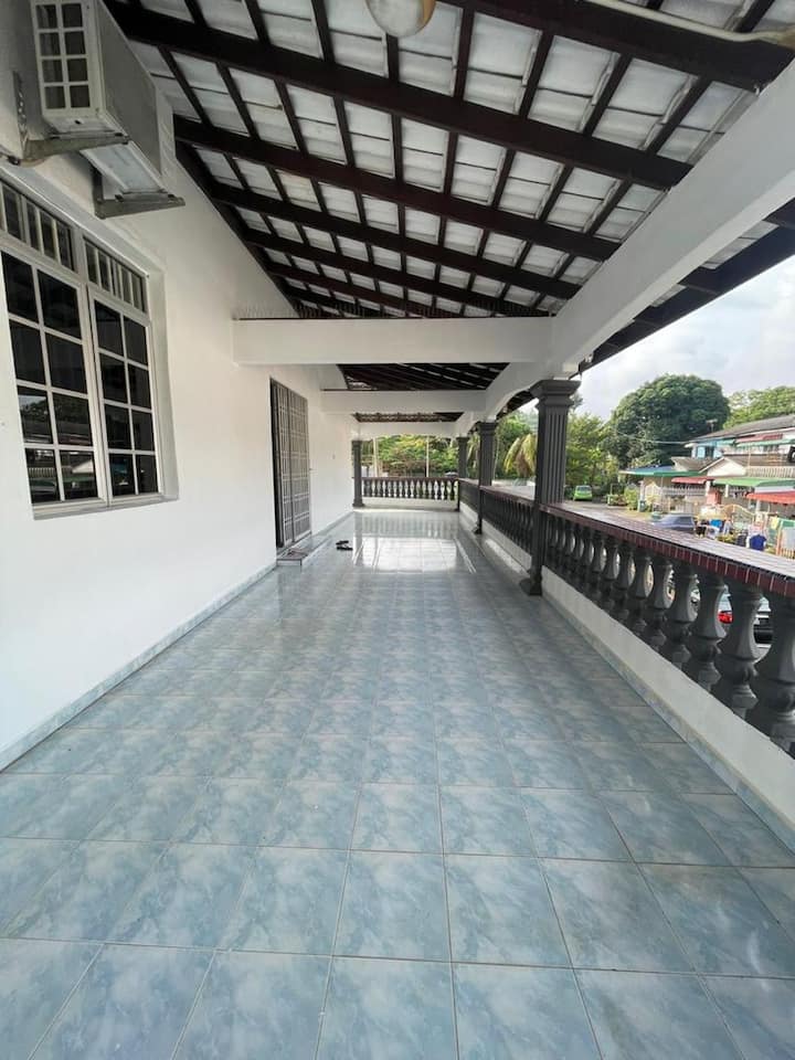 Fei Yue Management 飛躍服務管理 - Bukit Fraser