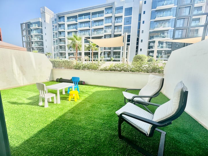 Stylish Flat With Pool - Sharjah