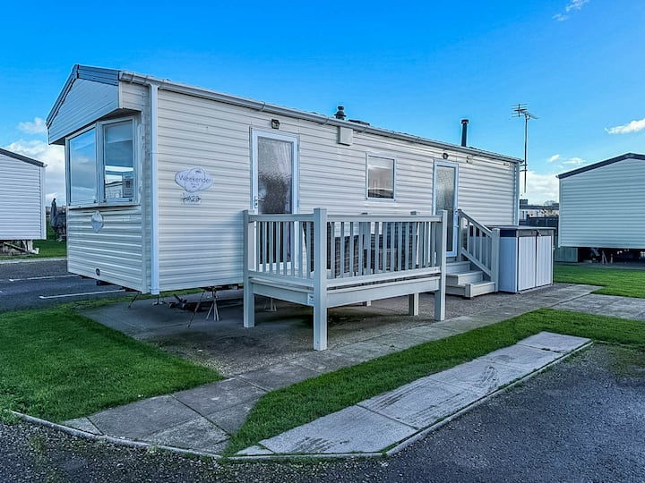 Dog Friendly Caravan In North Wales Ref 81023a - Rhyl