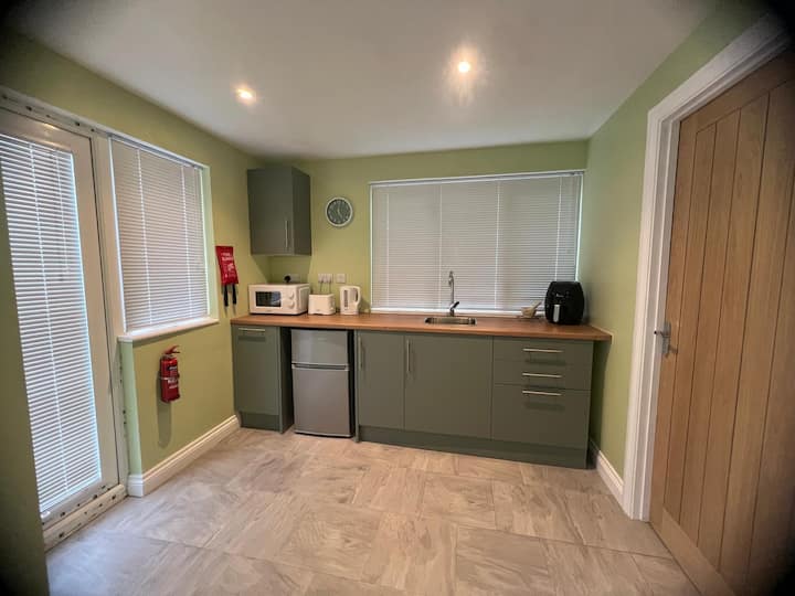 Quaint Bespoke Home In South Hams - Noss Mayo