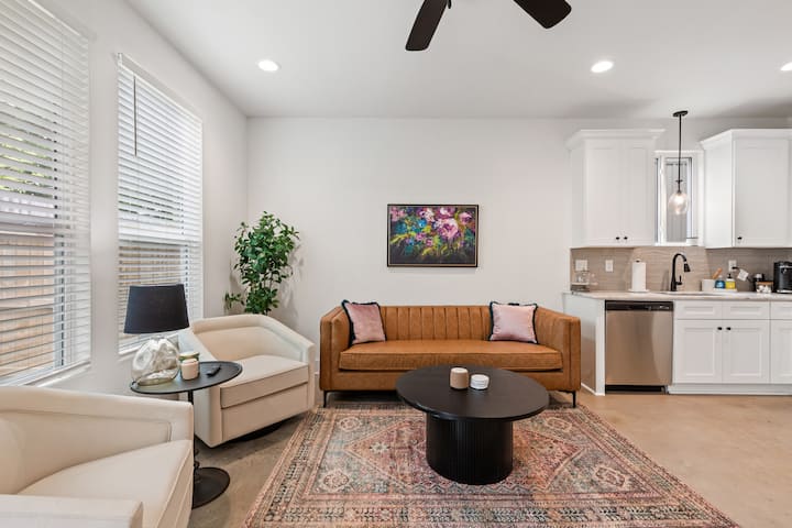 New•thibodeaux House•cajun Luxury•65" Tv•fast Wifi - Zoosiana, Broussard