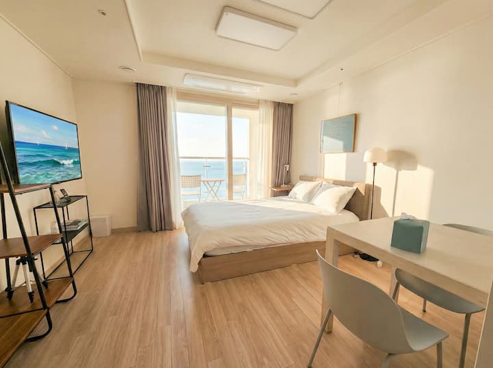 09-[호텔+펜션] [연박할수록 대박] 전면바다 파노라마 오션뷰 등대해변 써밋베이 - Sokcho-si