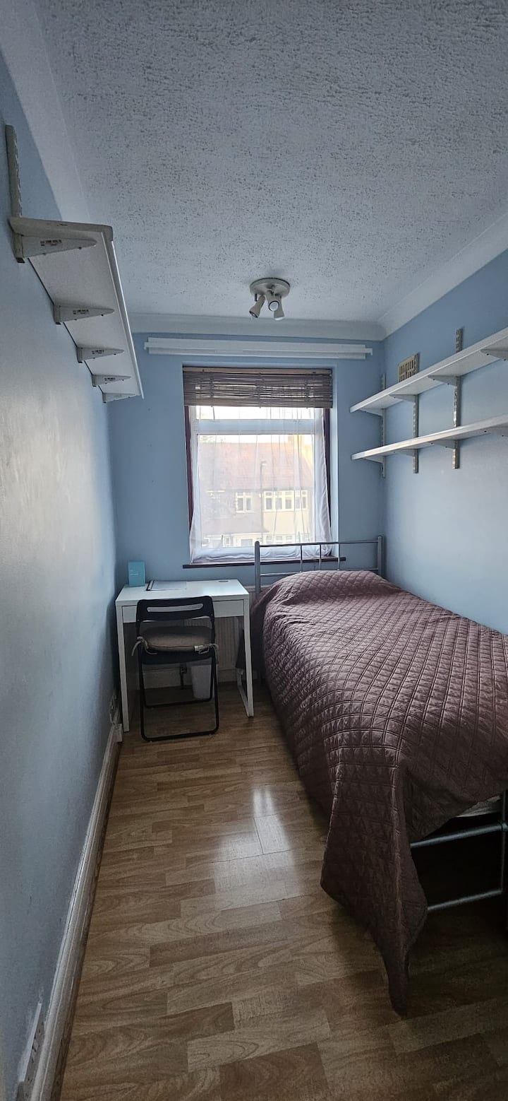Affordable Bedroom In Edgware - 에지웨어