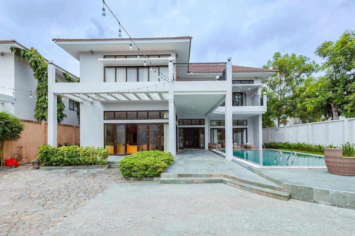Villa 5 Phòng Ngủ Hồ Bơi Riêng - Phú Quốc