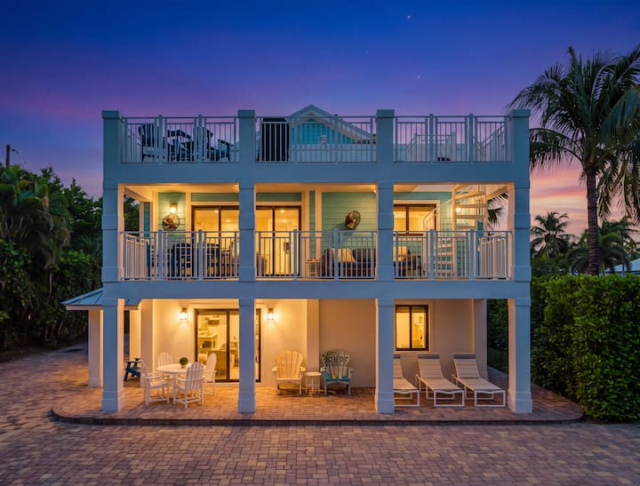 Designer Beachside Serenity Steps To The Beach! - Juno Beach, FL