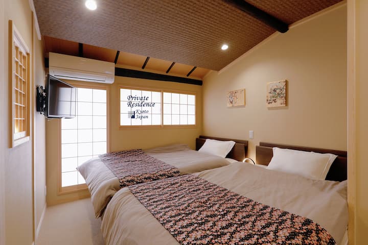 Shimizu, Gion, Kamogawa | Kyoto-machiya Stay | With The Scent Of The Maki Bath | 2 Bedrooms, 2 Bathrooms, Fully Equipped Kitchen - Kyoto