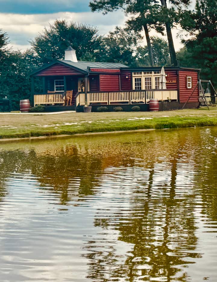 Queen’s Landing Cabin | Farm Stay + Animals - Fayetteville, NC