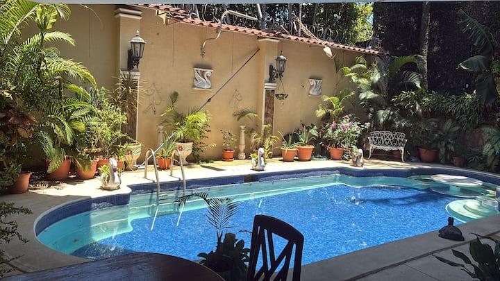 Large Vacation Home In Santa Ana - Santa Ana