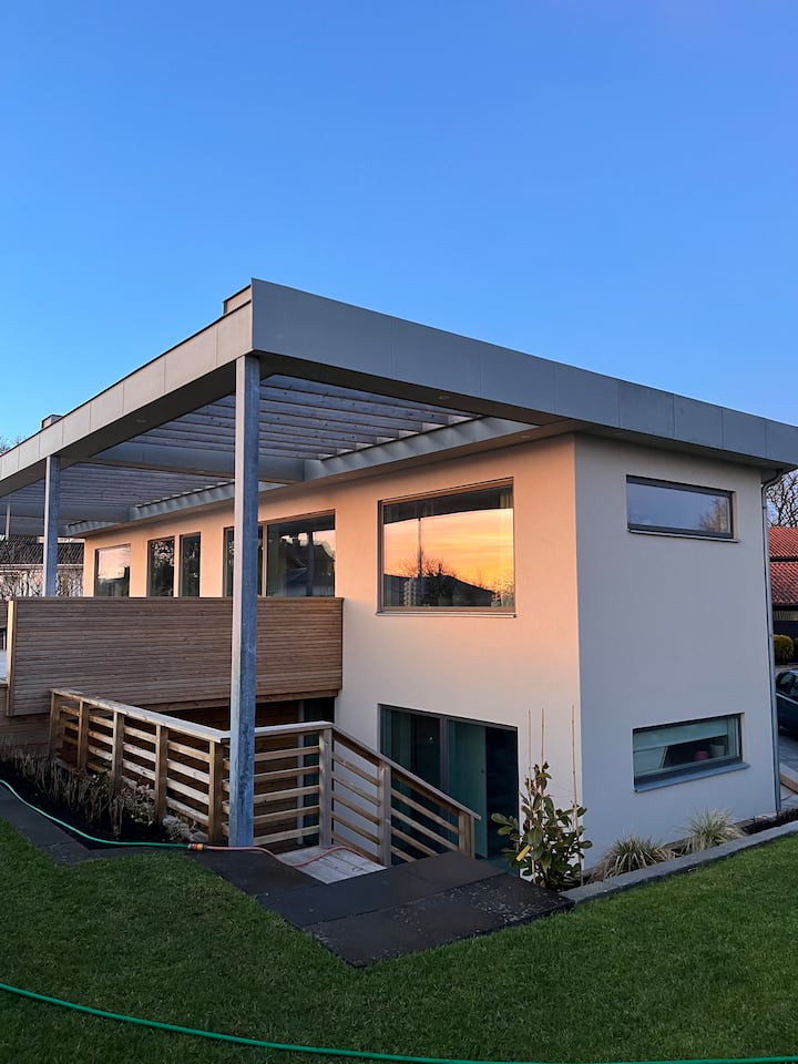 Strandnära Nybyggt Hus - Viken