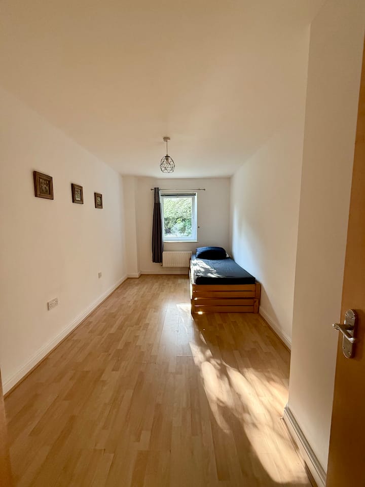 Comfy 1br With Private Bath - Harrow