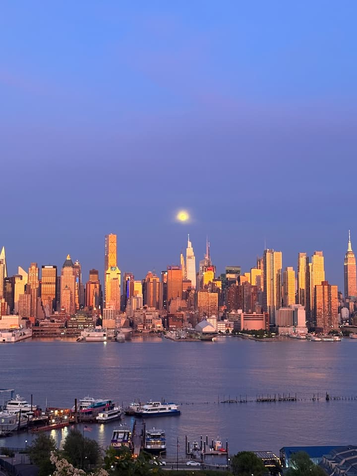 Cozy Room In West New York - Queens, NY