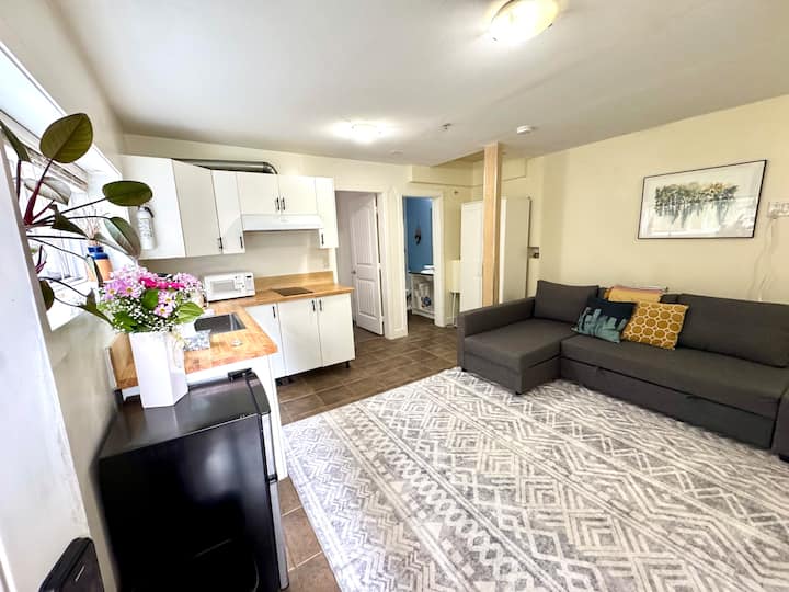Cedar-cottage Comfort Suite - Vancouver