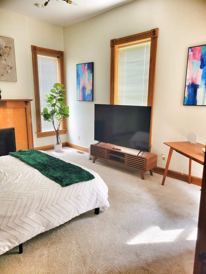 Emerald Brick Home Downtown Indy - Indianapolis, IN