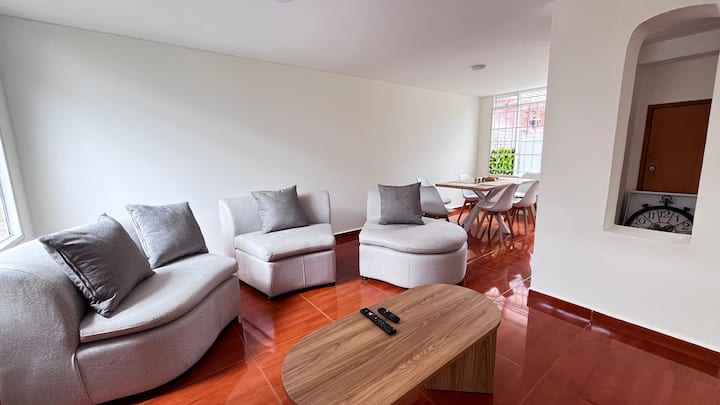 House In La Esmeralda · Anavia House - ボゴタ