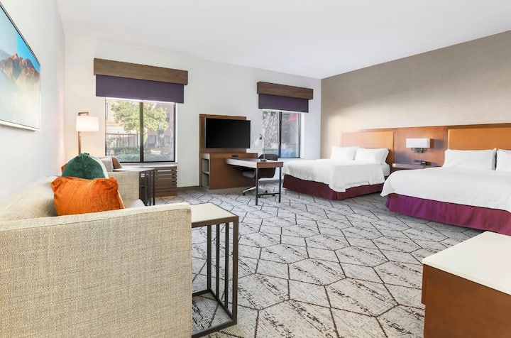 Stylish 3 Units W/ Parking & Breakfast - Healdsburg