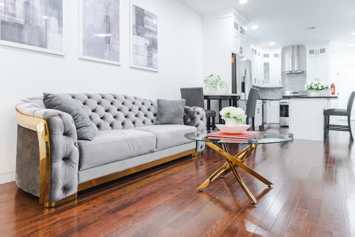 Luxury 2br Haven W/ Soaking Tub - Manhattan, NY