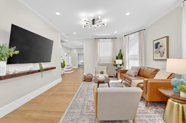 Upscale 5br For Groups Near Train Downtown+parking - Quincy, MA