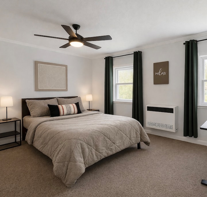 Cozy Riverside Escape - Bay City, MI