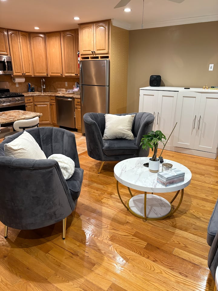 Muse House | Warm, Modern & Relaxing - The Bronx, NY