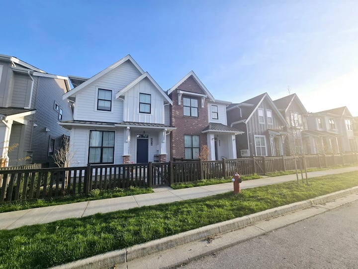 Willoughby Luxe Retreat 2br - Langley
