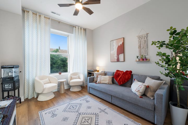 Bright & Quiet Art District Gem: Walk To Transport - New City - Chicago