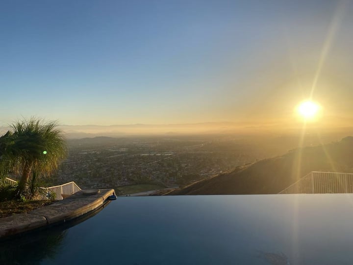 Mountaintop Mansion With Pool - Riverside, CA