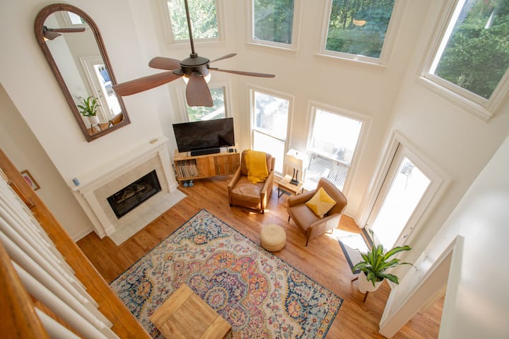 Spacious, Stylish In-town Oasis W/ Hot Tub & Deck - Athens, GA