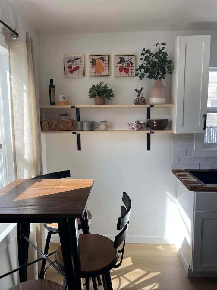 Delightful Small Home (Unit A) Bremerton - Bremerton, WA