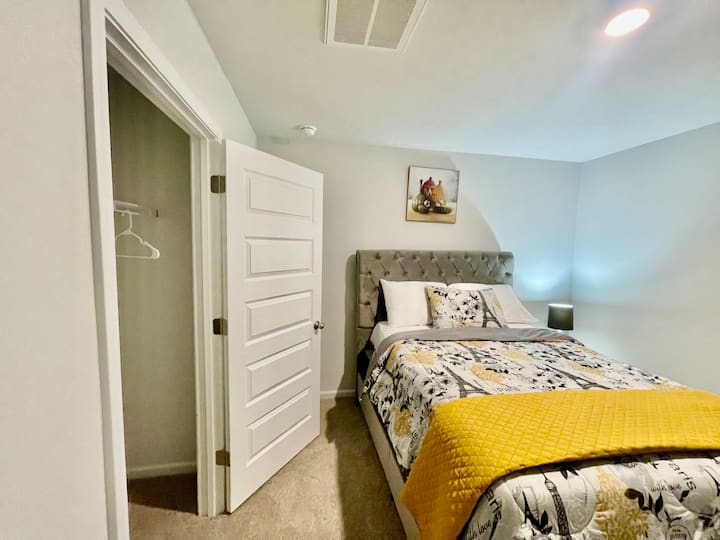 New Paris Room In Savannah - Savannah, GA