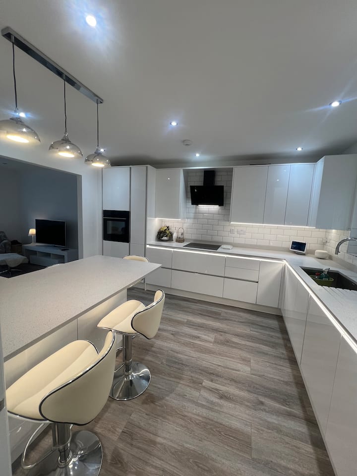 A Lovely 3 Bedroom Family Home - Jersey