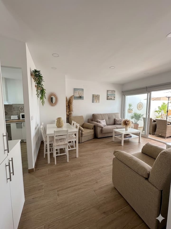 Beach 2 Bedrooms Apart. 200 M To La Barrosa Beach - Novo Sancti Petri