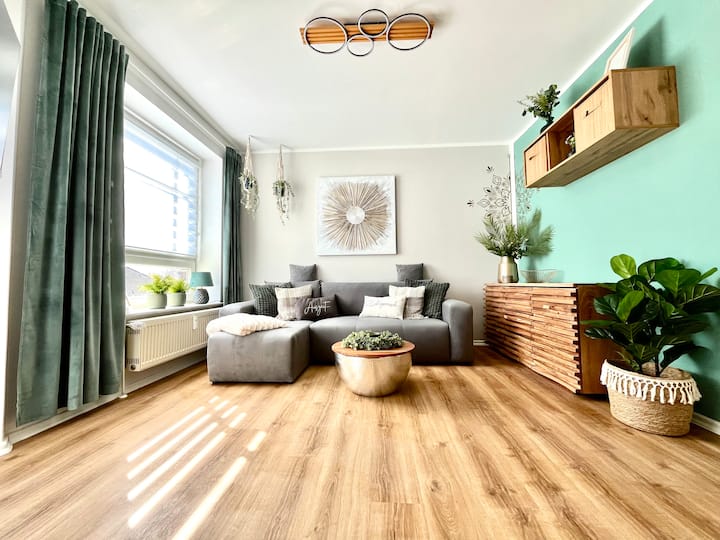 Neu, Vollausgestattet, Stadtrand - Germany