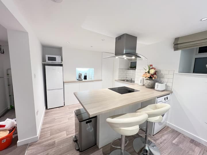 Excellent Location, Beach Work And For Buses - Jersey