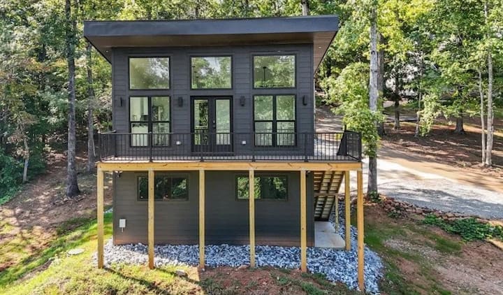 The Nuthatch Near Table Rock - Pickens, SC