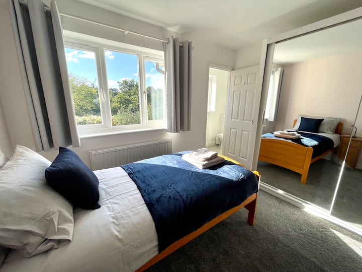 Large 5 Bedroom House Near Stansted Airport - Aéroport de Londres Stansted (STN)