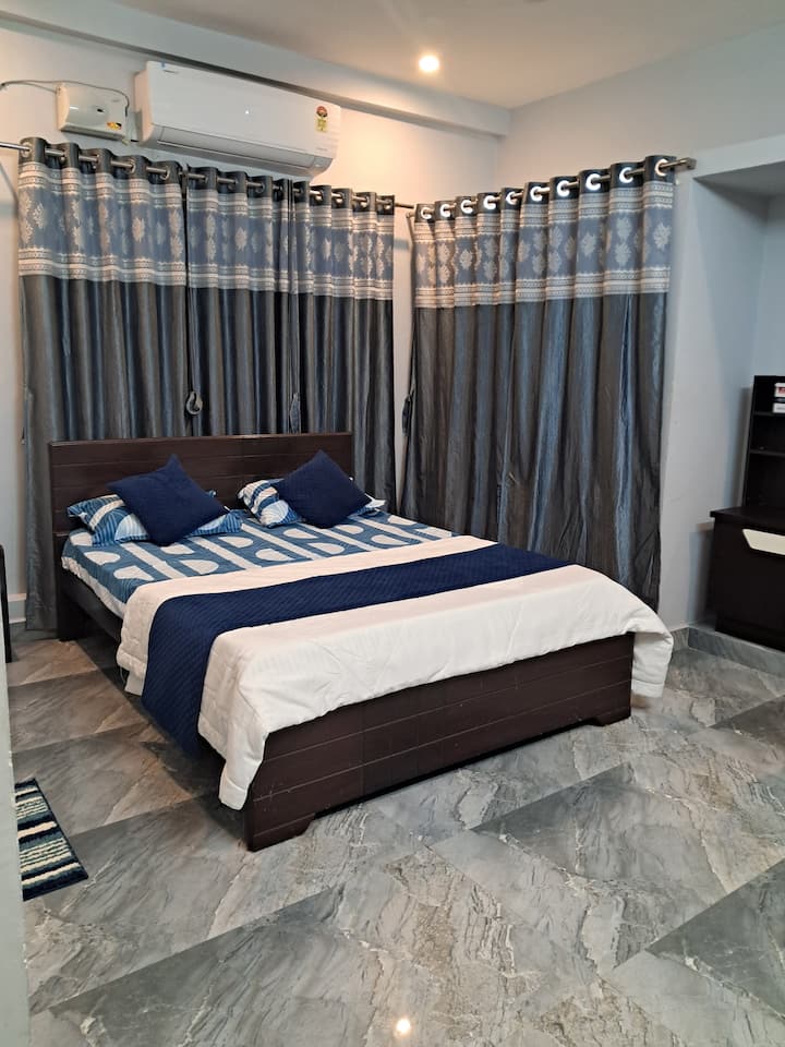 Srisha Castle
Relaxing Mountain View Home. Off Omr - Chennai