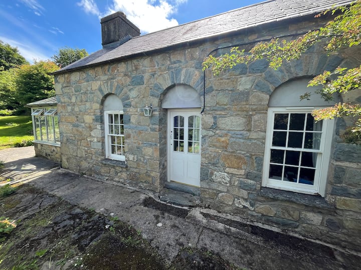 New England Pretty Welsh Cottage - Cardigan