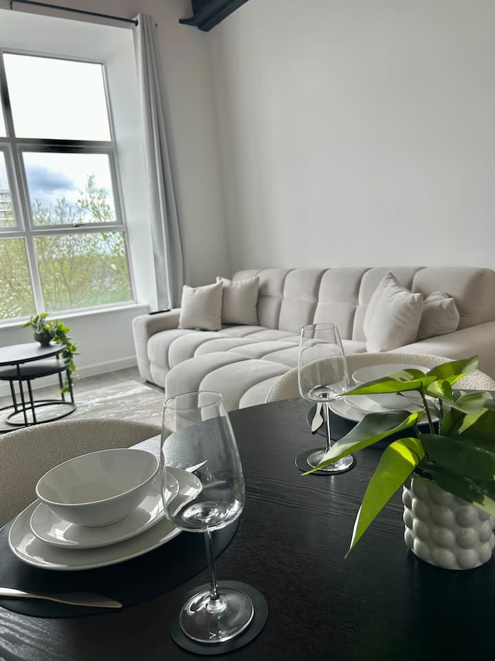 Brick Industrial Mill:  Luxury 2br / Free Parking - Oldham