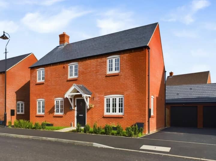 Beautiful Home Near Silverstone With Parking - Towcester